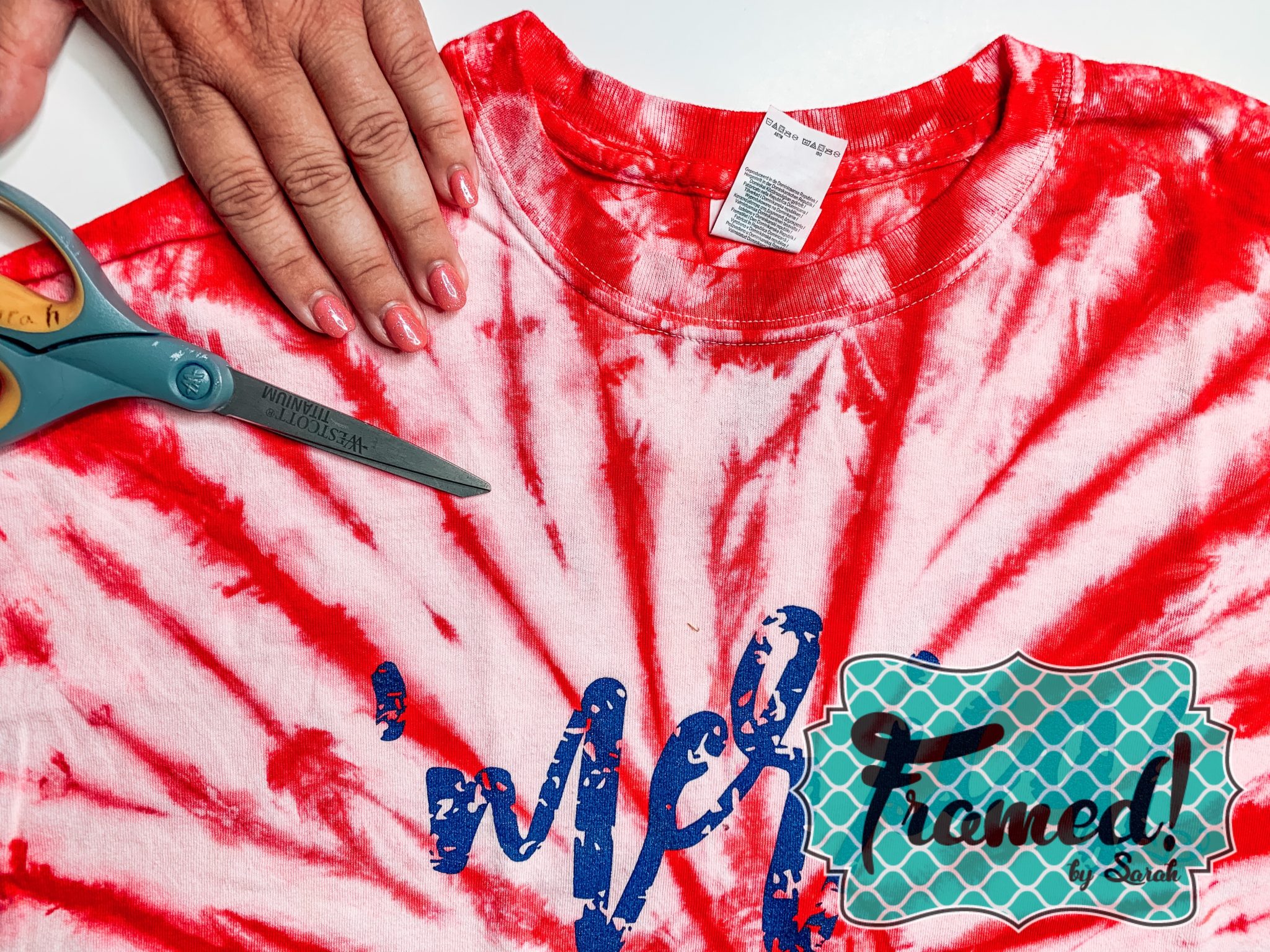 How to Distress a T-Shirt