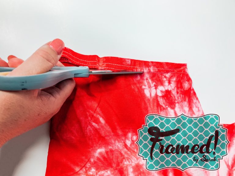 How to Distress a T-Shirt